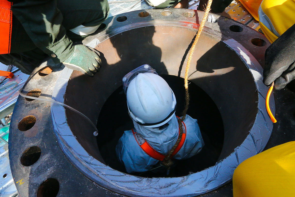 Confined Space Safety: Safety in Enclosed Environments - Advanced ...